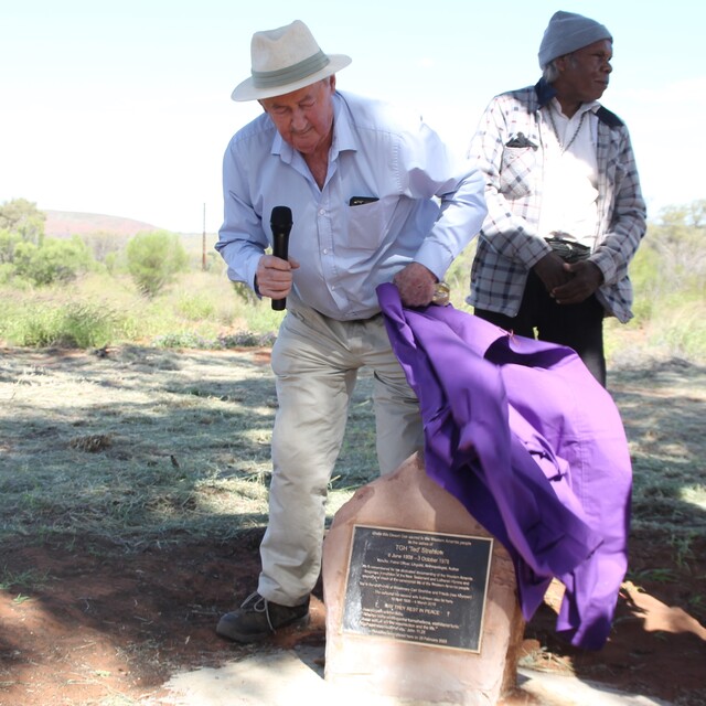 Memorial unveiled for TGH Strehlow | The Centralian Today